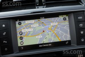 Black Jaguar F-Pace 2016 in Jelgava, with an engine capacity of 2.00 L and mileage of 214 thousand km for 13999 €, photo 23 on AUTOMOTO.COM.LV