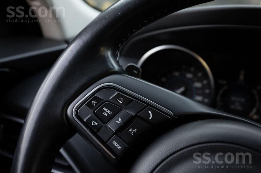 Black Jaguar F-Pace 2016 in Jelgava, with an engine capacity of 2.00 L and mileage of 214 thousand km for 13999 €, photo 25 on AUTOMOTO.COM.LV