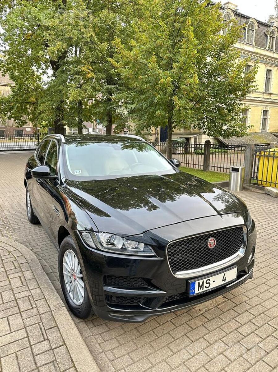 Melns Jaguar F-Pace 2016 Rīga, ar dzinēja tilpumu 2.00 L un nobraukumu 123 tūkst. km par 17000 €, foto 5 vietnē AUTOMOTO.COM.LV