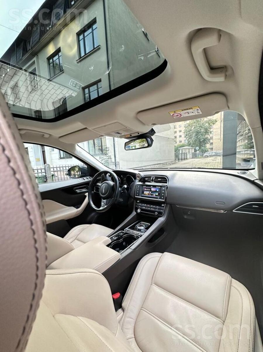 Melns Jaguar F-Pace 2016 Rīga, ar dzinēja tilpumu 2.00 L un nobraukumu 123 tūkst. km par 17000 €, foto 8 vietnē AUTOMOTO.COM.LV
