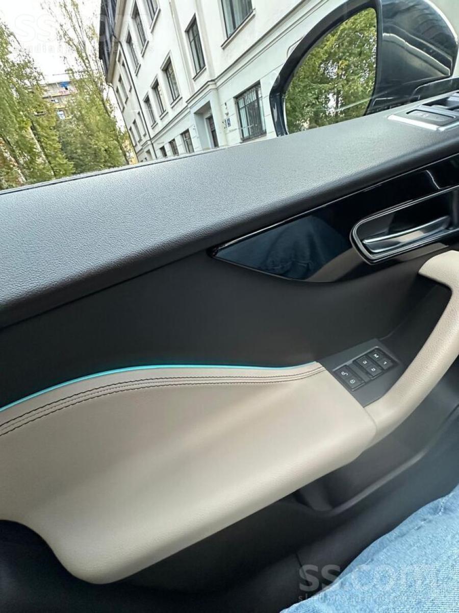 Melns Jaguar F-Pace 2016 Rīga, ar dzinēja tilpumu 2.00 L un nobraukumu 123 tūkst. km par 17000 €, foto 10 vietnē AUTOMOTO.COM.LV