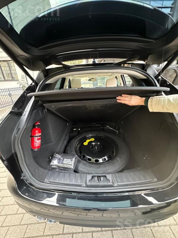 Black Jaguar F-Pace 2016 in Riga, with an engine capacity of 2.00 L and mileage of 123 thousand km for 17000 €, photo 10 on AUTOMOTO.COM.LV