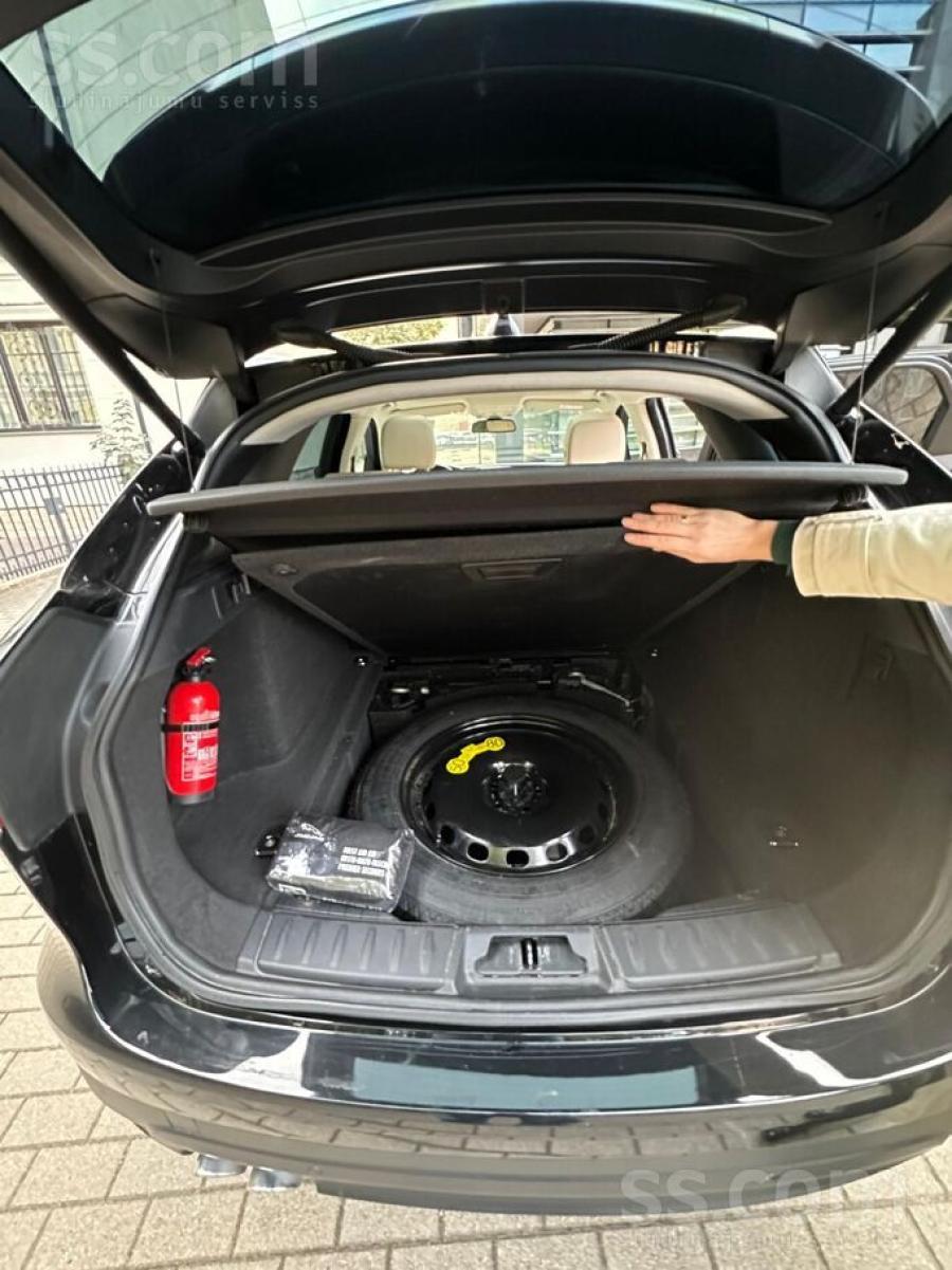 Melns Jaguar F-Pace 2016 Rīga, ar dzinēja tilpumu 2.00 L un nobraukumu 123 tūkst. km par 17000 €, foto 11 vietnē AUTOMOTO.COM.LV