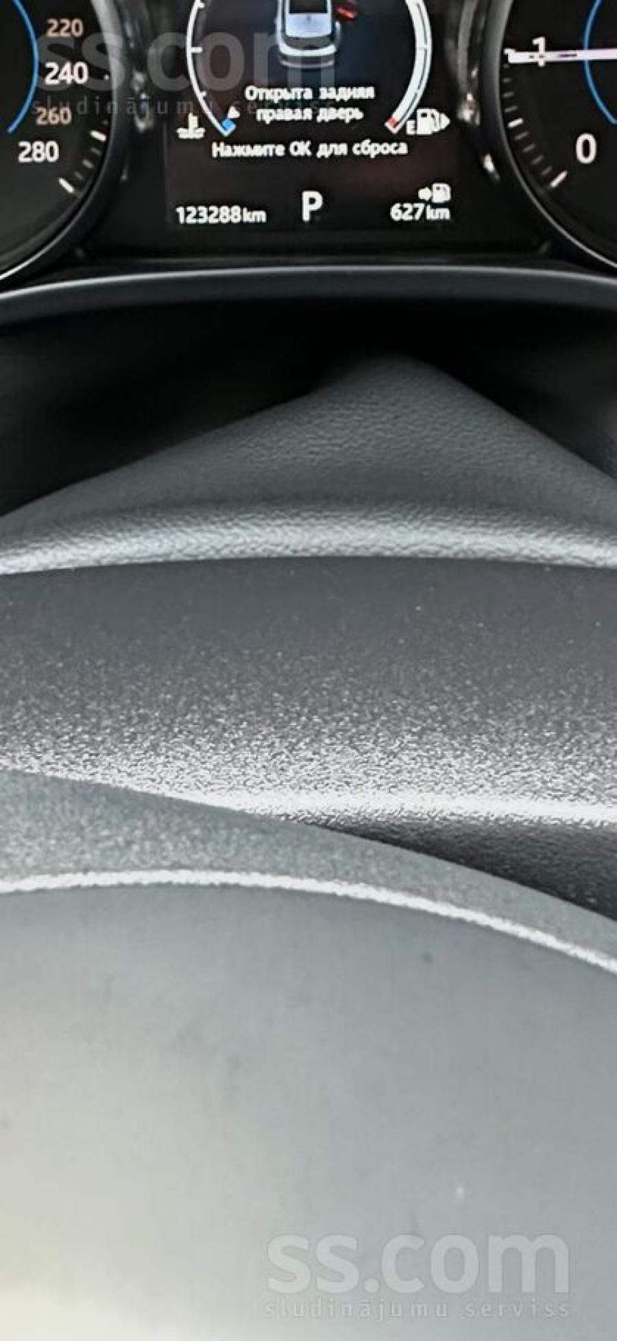 Melns Jaguar F-Pace 2016 Rīga, ar dzinēja tilpumu 2.00 L un nobraukumu 123 tūkst. km par 17000 €, foto 14 vietnē AUTOMOTO.COM.LV