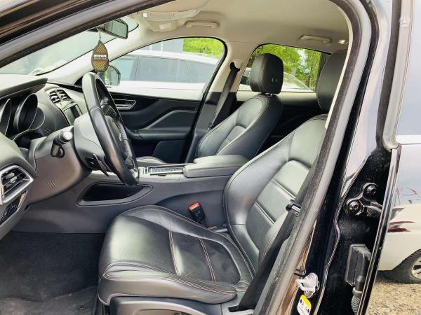 Black Jaguar F-Pace 2016 in Taurage, with an engine capacity of 2.00 L and mileage of 152 thousand km for 12400 €, photo 5 on AUTOMOTO.COM.LV