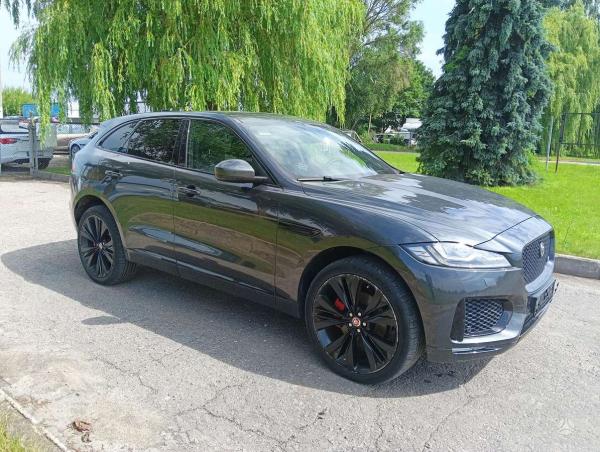 Black Jaguar F-Pace 2016 in Marijampole, with an engine capacity of 2.99 L and mileage of 158 thousand km for 12900 €, photo 7 on AUTOMOTO.COM.LV