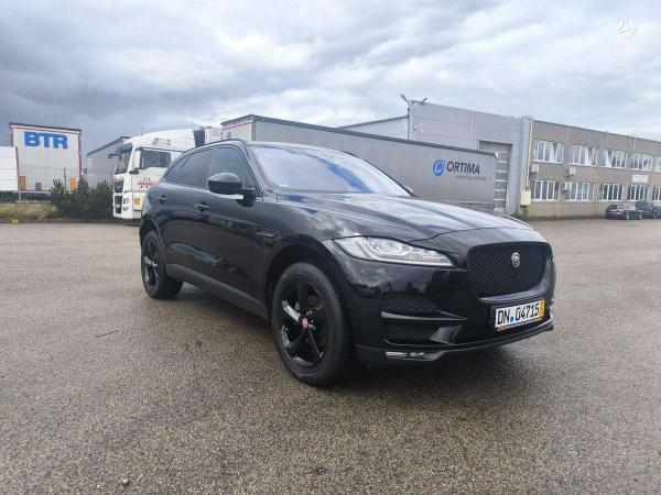Black Jaguar F-Pace 2016 in Vilnius, with an engine capacity of 2.00 L and mileage of 157 thousand km for 13900 €, photo 1 on AUTOMOTO.COM.LV