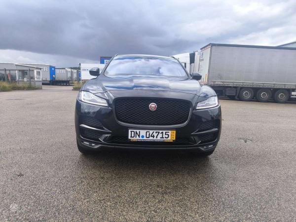 Black Jaguar F-Pace 2016 in Vilnius, with an engine capacity of 2.00 L and mileage of 157 thousand km for 13900 €, photo 3 on AUTOMOTO.COM.LV