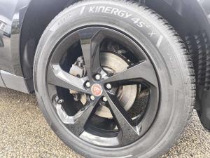 Black Jaguar F-Pace 2016 in Vilnius, with an engine capacity of 2.00 L and mileage of 157 thousand km for 13900 €, photo 6 on AUTOMOTO.COM.LV