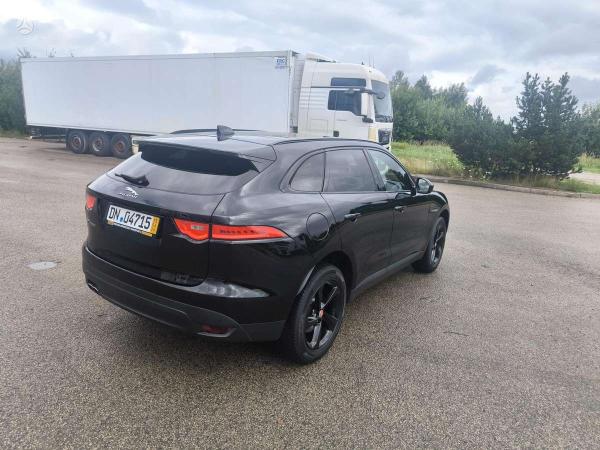 Black Jaguar F-Pace 2016 in Vilnius, with an engine capacity of 2.00 L and mileage of 157 thousand km for 13900 €, photo 6 on AUTOMOTO.COM.LV