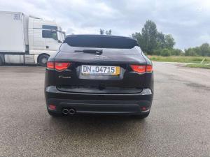 Black Jaguar F-Pace 2016 in Vilnius, with an engine capacity of 2.00 L and mileage of 157 thousand km for 13900 €, photo 8 on AUTOMOTO.COM.LV
