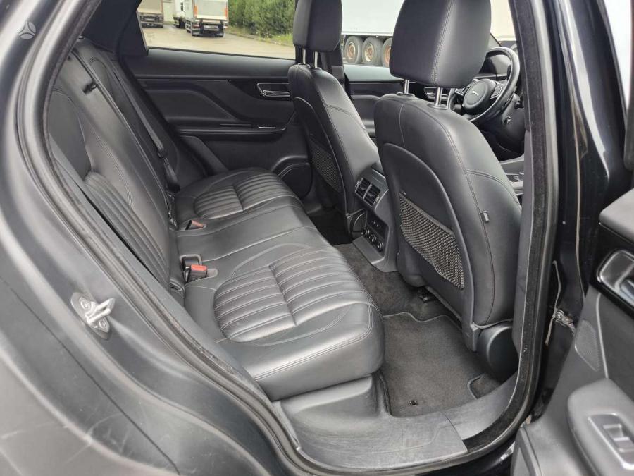 Black Jaguar F-Pace 2016 in Vilnius, with an engine capacity of 2.00 L and mileage of 157 thousand km for 13900 €, photo 14 on AUTOMOTO.COM.LV