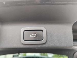 Black Jaguar F-Pace 2016 in Vilnius, with an engine capacity of 2.00 L and mileage of 157 thousand km for 13900 €, photo 15 on AUTOMOTO.COM.LV