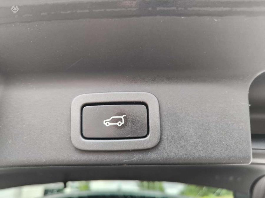 Black Jaguar F-Pace 2016 in Vilnius, with an engine capacity of 2.00 L and mileage of 157 thousand km for 13900 €, photo 15 on AUTOMOTO.COM.LV