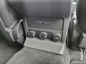 Black Jaguar F-Pace 2016 in Vilnius, with an engine capacity of 2.00 L and mileage of 157 thousand km for 13900 €, photo 17 on AUTOMOTO.COM.LV