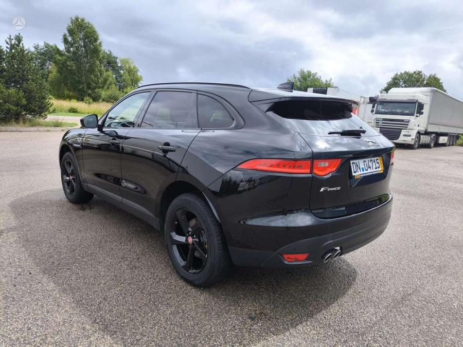 Black Jaguar F-Pace 2016 in Vilnius, with an engine capacity of 2.00 L and mileage of 157 thousand km for 13900 €, photo 19 on AUTOMOTO.COM.LV