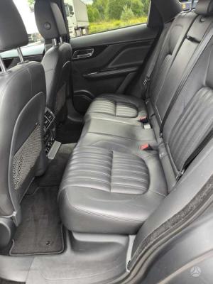 Black Jaguar F-Pace 2016 in Vilnius, with an engine capacity of 2.00 L and mileage of 157 thousand km for 13900 €, photo 21 on AUTOMOTO.COM.LV