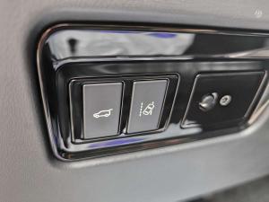 Black Jaguar F-Pace 2016 in Vilnius, with an engine capacity of 2.00 L and mileage of 157 thousand km for 13900 €, photo 24 on AUTOMOTO.COM.LV
