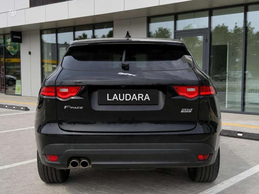 Melns Jaguar F-Pace 2016 Viļņa, ar dzinēja tilpumu 2.00 L un nobraukumu 155 tūkst. km par 11900 €, foto 5 vietnē AUTOMOTO.COM.LV
