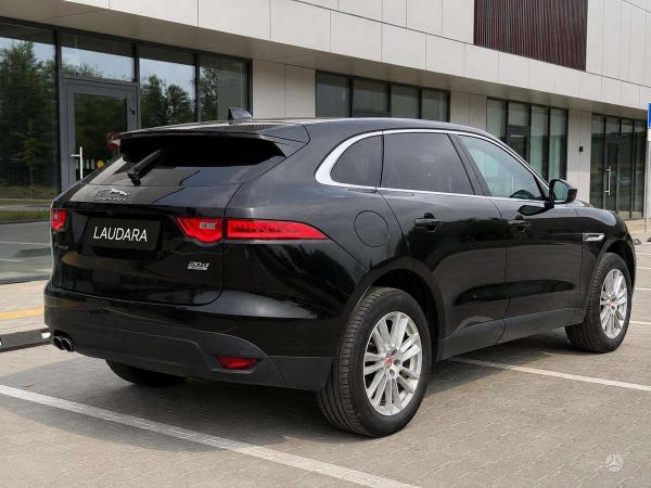 Melns Jaguar F-Pace 2016 Viļņa, ar dzinēja tilpumu 2.00 L un nobraukumu 155 tūkst. km par 11900 €, foto 7 vietnē AUTOMOTO.COM.LV