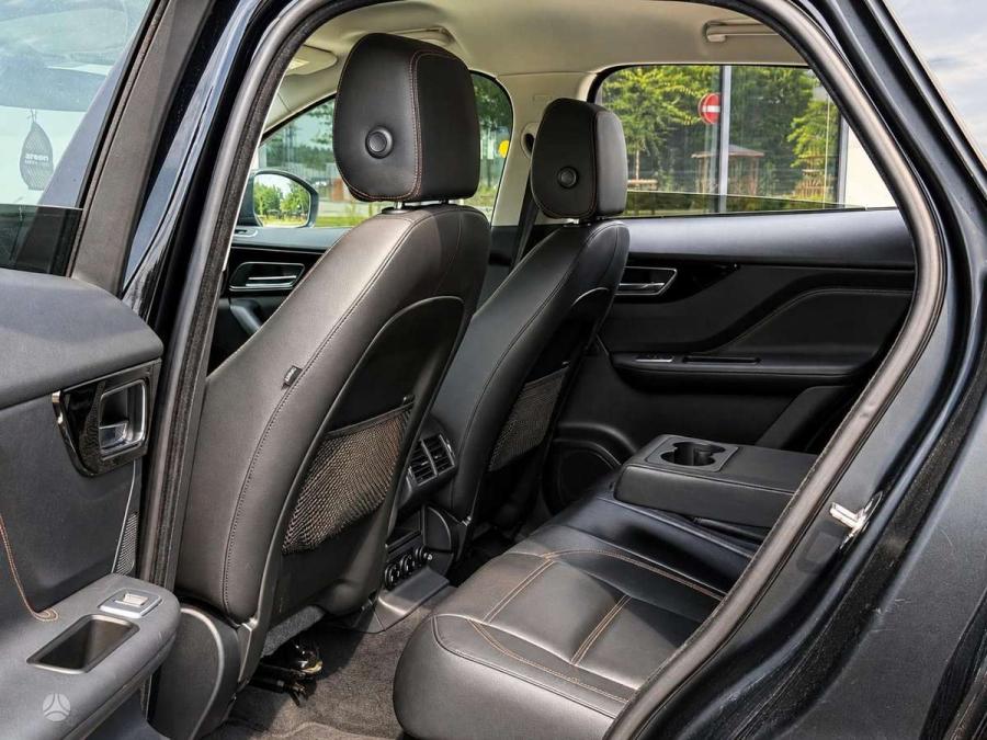 Melns Jaguar F-Pace 2016 Viļņa, ar dzinēja tilpumu 2.00 L un nobraukumu 155 tūkst. km par 11900 €, foto 18 vietnē AUTOMOTO.COM.LV