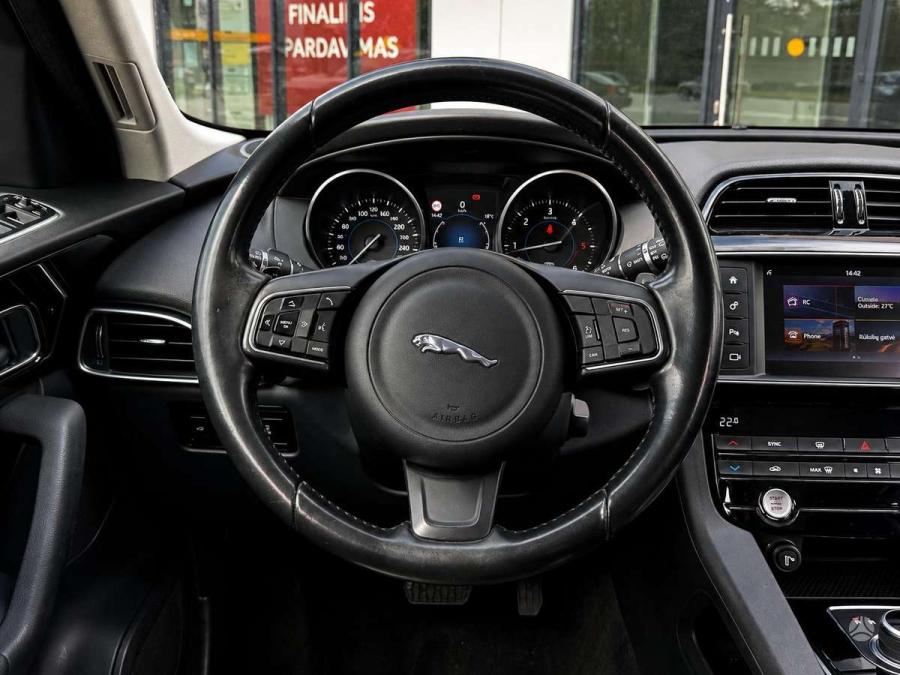 Melns Jaguar F-Pace 2016 Viļņa, ar dzinēja tilpumu 2.00 L un nobraukumu 155 tūkst. km par 11900 €, foto 20 vietnē AUTOMOTO.COM.LV