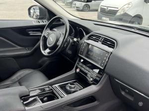 Black Jaguar F-Pace 2016 in Taurage, with an engine capacity of 2.00 L and mileage of 162 thousand km for 10300 €, photo 10 on AUTOMOTO.COM.LV