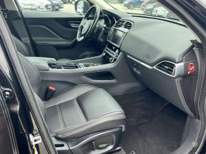 Black Jaguar F-Pace 2016 in Taurage, with an engine capacity of 2.00 L and mileage of 162 thousand km for 10300 €, photo 11 on AUTOMOTO.COM.LV