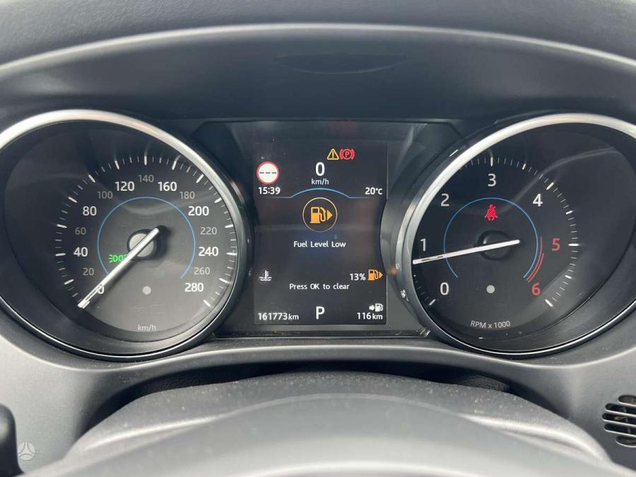 Black Jaguar F-Pace 2016 in Taurage, with an engine capacity of 2.00 L and mileage of 162 thousand km for 10300 €, photo 14 on AUTOMOTO.COM.LV
