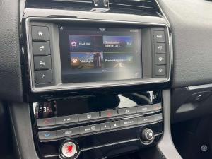 Black Jaguar F-Pace 2016 in Taurage, with an engine capacity of 2.00 L and mileage of 162 thousand km for 10300 €, photo 15 on AUTOMOTO.COM.LV