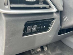 Black Jaguar F-Pace 2016 in Taurage, with an engine capacity of 2.00 L and mileage of 162 thousand km for 10300 €, photo 17 on AUTOMOTO.COM.LV