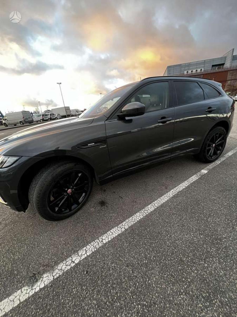 Melns Jaguar F-Pace 2016 Klaipėda, ar dzinēja tilpumu 2.00 L un nobraukumu 157 tūkst. km par 13700 €, foto 4 vietnē AUTOMOTO.COM.LV
