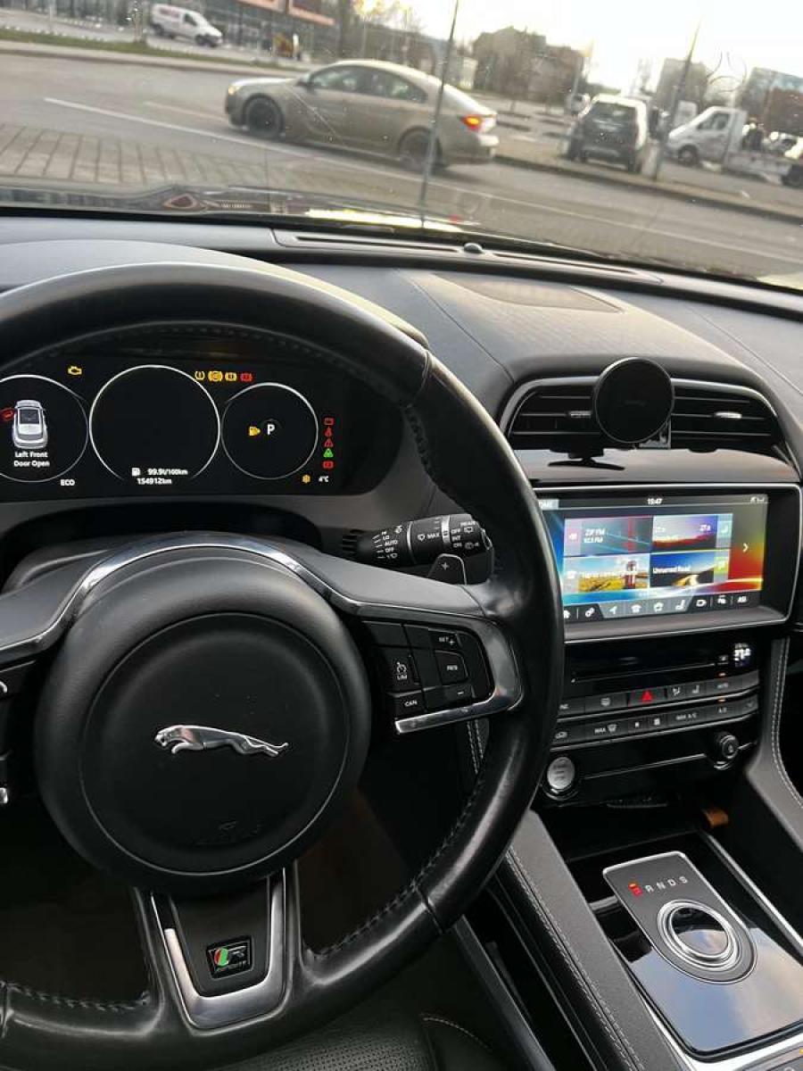 Melns Jaguar F-Pace 2016 Klaipėda, ar dzinēja tilpumu 2.00 L un nobraukumu 157 tūkst. km par 13700 €, foto 6 vietnē AUTOMOTO.COM.LV