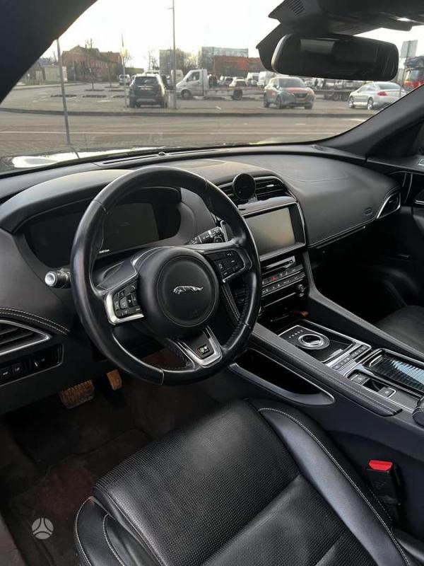 Melns Jaguar F-Pace 2016 Klaipėda, ar dzinēja tilpumu 2.00 L un nobraukumu 157 tūkst. km par 13700 €, foto 8 vietnē AUTOMOTO.COM.LV