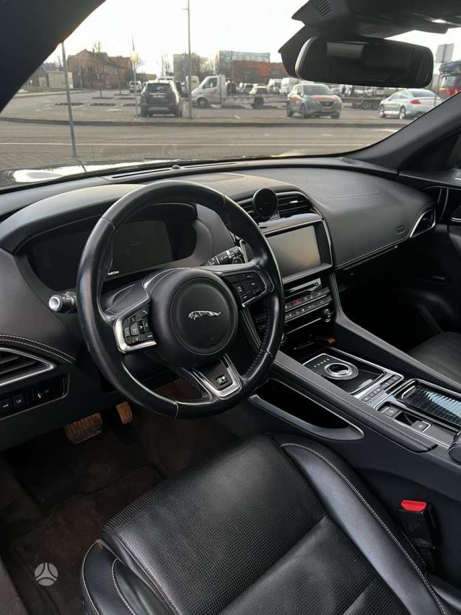Melns Jaguar F-Pace 2016 Klaipėda, ar dzinēja tilpumu 2.00 L un nobraukumu 157 tūkst. km par 13700 €, foto 8 vietnē AUTOMOTO.COM.LV