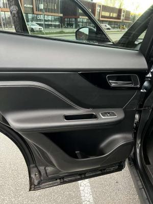 Melns Jaguar F-Pace 2016 Klaipėda, ar dzinēja tilpumu 2.00 L un nobraukumu 157 tūkst. km par 13700 €, foto 12 vietnē AUTOMOTO.COM.LV