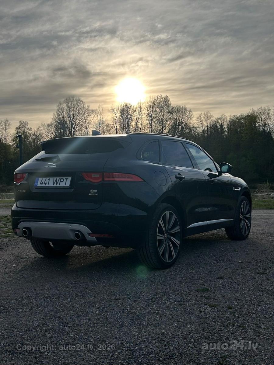 Black Jaguar F-Pace 2016 in Tallinn, with an engine capacity of 3.00 L and mileage of 220 thousand km for 19000 €, photo 4 on AUTOMOTO.COM.LV