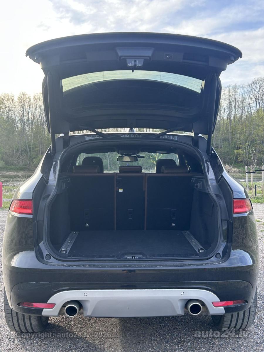 Black Jaguar F-Pace 2016 in Tallinn, with an engine capacity of 3.00 L and mileage of 220 thousand km for 19000 €, photo 9 on AUTOMOTO.COM.LV