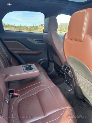 Black Jaguar F-Pace 2016 in Tallinn, with an engine capacity of 3.00 L and mileage of 220 thousand km for 19000 €, photo 17 on AUTOMOTO.COM.LV