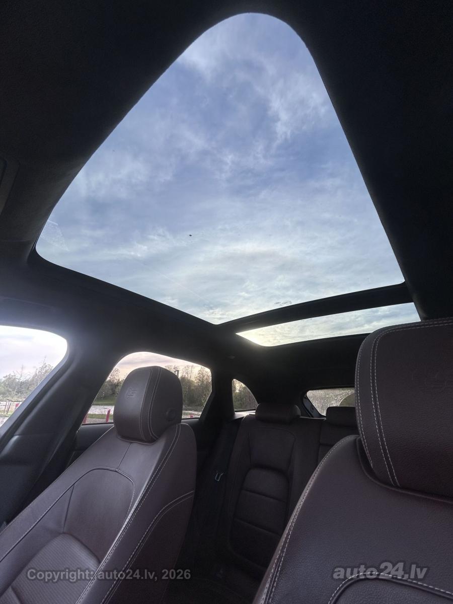 Black Jaguar F-Pace 2016 in Tallinn, with an engine capacity of 3.00 L and mileage of 220 thousand km for 19000 €, photo 22 on AUTOMOTO.COM.LV