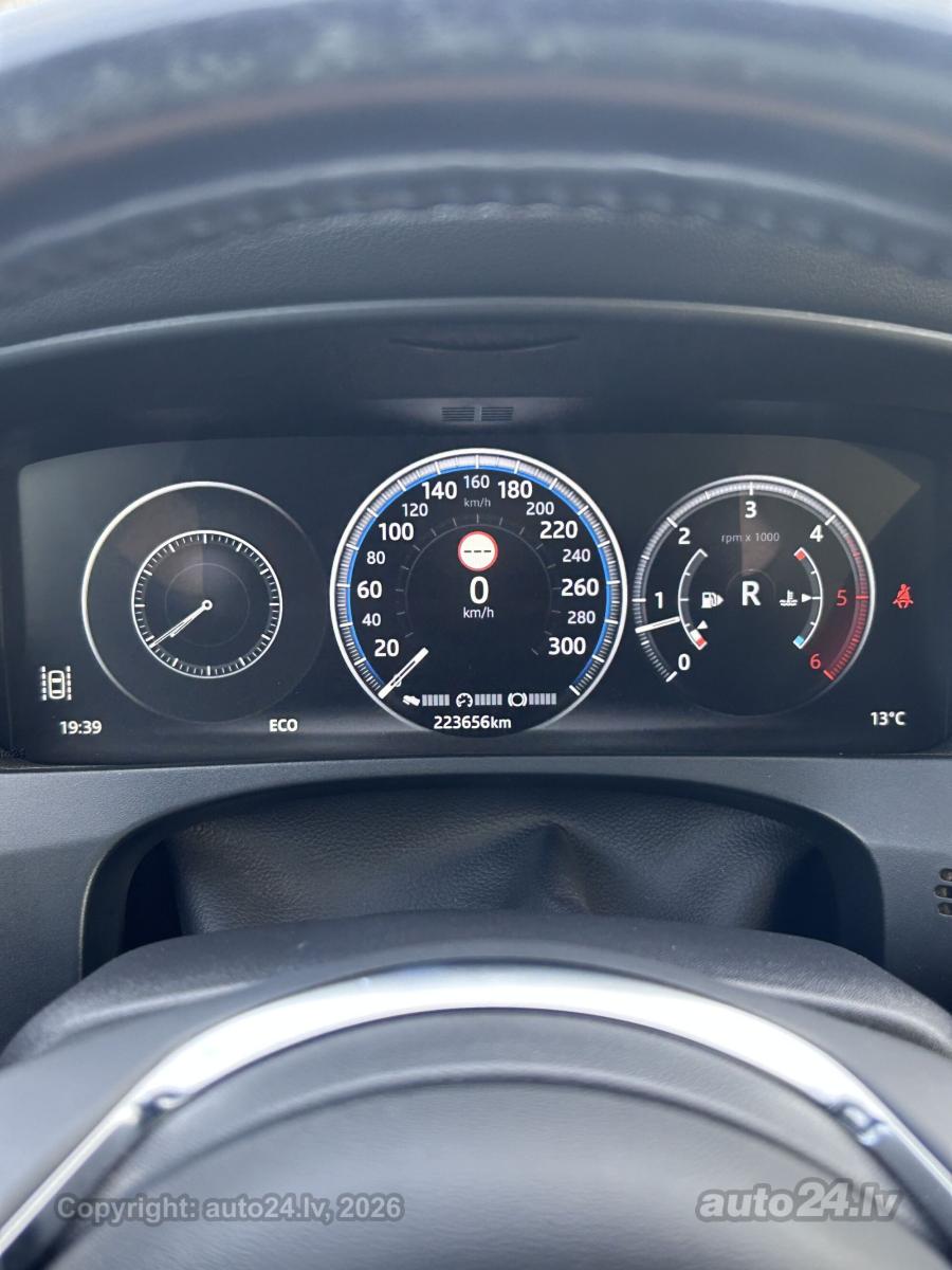 Black Jaguar F-Pace 2016 in Tallinn, with an engine capacity of 3.00 L and mileage of 220 thousand km for 19000 €, photo 26 on AUTOMOTO.COM.LV