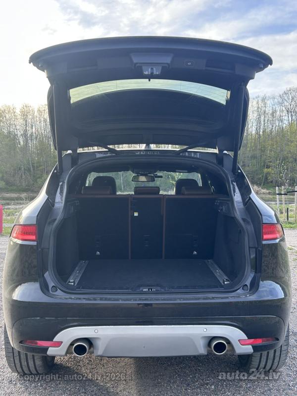 Melns Jaguar F-Pace 2016 Tallina, ar dzinēja tilpumu 3.00 L un nobraukumu 220 tūkst. km par 19000 €, foto 9 vietnē AUTOMOTO.COM.LV