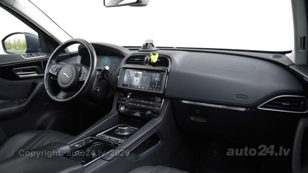 Melns Jaguar F-Pace 2016 Tallina, ar dzinēja tilpumu 2.00 L un nobraukumu 0 tūkst. km par 14999 €, foto 3 vietnē AUTOMOTO.COM.LV