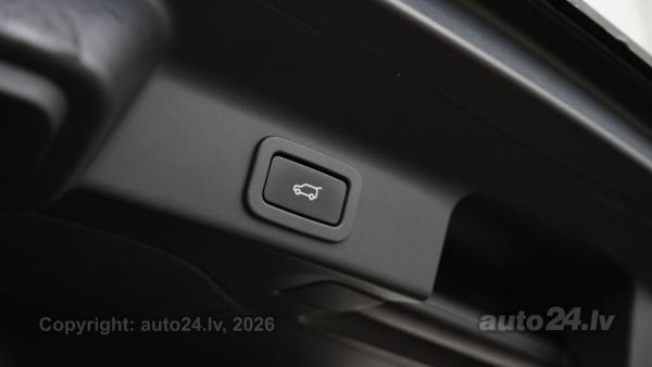 Melns Jaguar F-Pace 2016 Tallina, ar dzinēja tilpumu 2.00 L un nobraukumu 0 tūkst. km par 14999 €, foto 9 vietnē AUTOMOTO.COM.LV