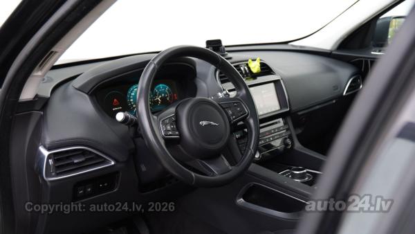 Melns Jaguar F-Pace 2016 Tallina, ar dzinēja tilpumu 2.00 L un nobraukumu 0 tūkst. km par 14999 €, foto 10 vietnē AUTOMOTO.COM.LV