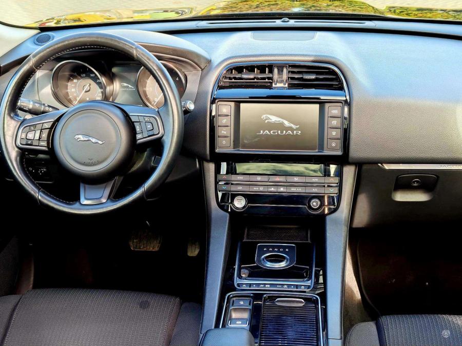 Melns Jaguar F-Pace 2016 Tauragė, ar dzinēja tilpumu 2.00 L un nobraukumu 207 tūkst. km par 7900 €, foto 17 vietnē AUTOMOTO.COM.LV
