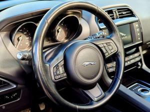 Melns Jaguar F-Pace 2016 Tauragė, ar dzinēja tilpumu 2.00 L un nobraukumu 207 tūkst. km par 7900 €, foto 19 vietnē AUTOMOTO.COM.LV