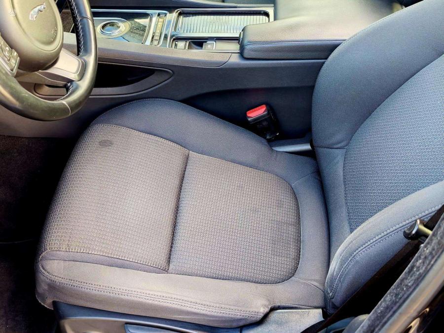 Melns Jaguar F-Pace 2016 Tauragė, ar dzinēja tilpumu 2.00 L un nobraukumu 207 tūkst. km par 7900 €, foto 20 vietnē AUTOMOTO.COM.LV
