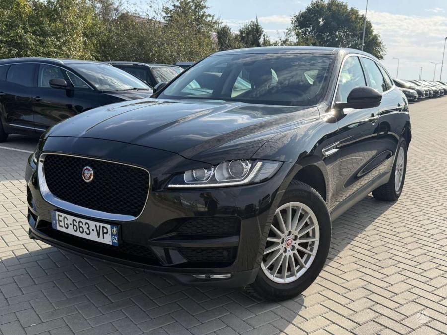 Black Jaguar F-Pace 2016 in Taurage, with an engine capacity of 2.00 L and mileage of 163 thousand km for 9999 €, photo 1 on AUTOMOTO.COM.LV