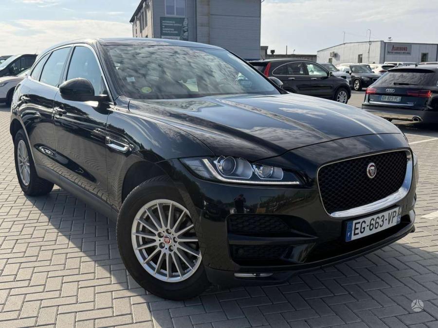 Black Jaguar F-Pace 2016 in Taurage, with an engine capacity of 2.00 L and mileage of 163 thousand km for 9999 €, photo 3 on AUTOMOTO.COM.LV